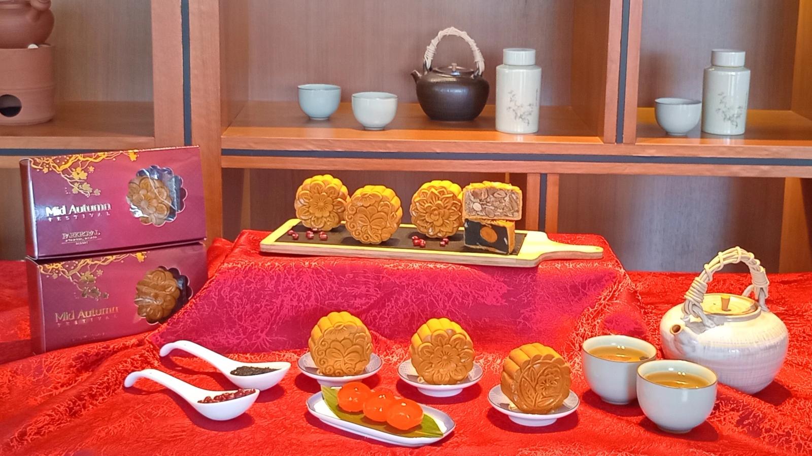 Ya Yuen's Exclusive Mooncakes