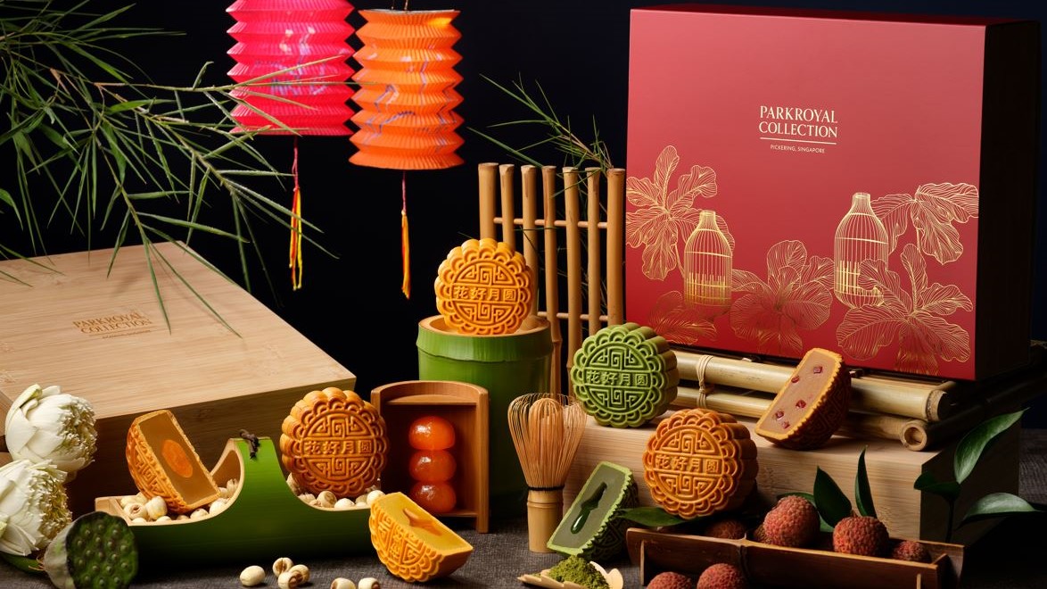 Mid-Autumn Splendour: White Lotus Paste with Single Yolk Mooncake