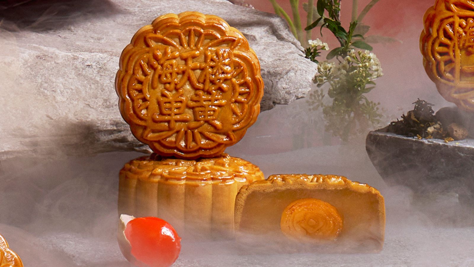 Single Yolk White Lotus Paste Baked Mooncake · 单黄白莲蓉月饼 (Box of Four)